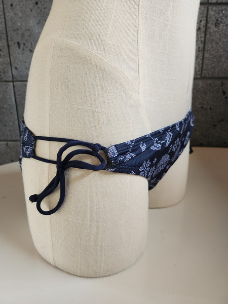Floral Stitch Keyhole Bottom - Beach Essential – Loco Boutique